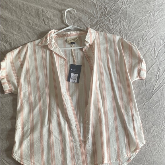 Universal Thread | Tops | Universal Thread Pink And White Striped Shirt ...